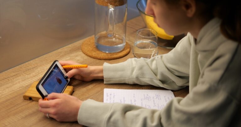 Lesson Plan: Teaching Responsible Mobile Phone Use